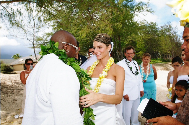 Amber ceremony with blue in Hawaii